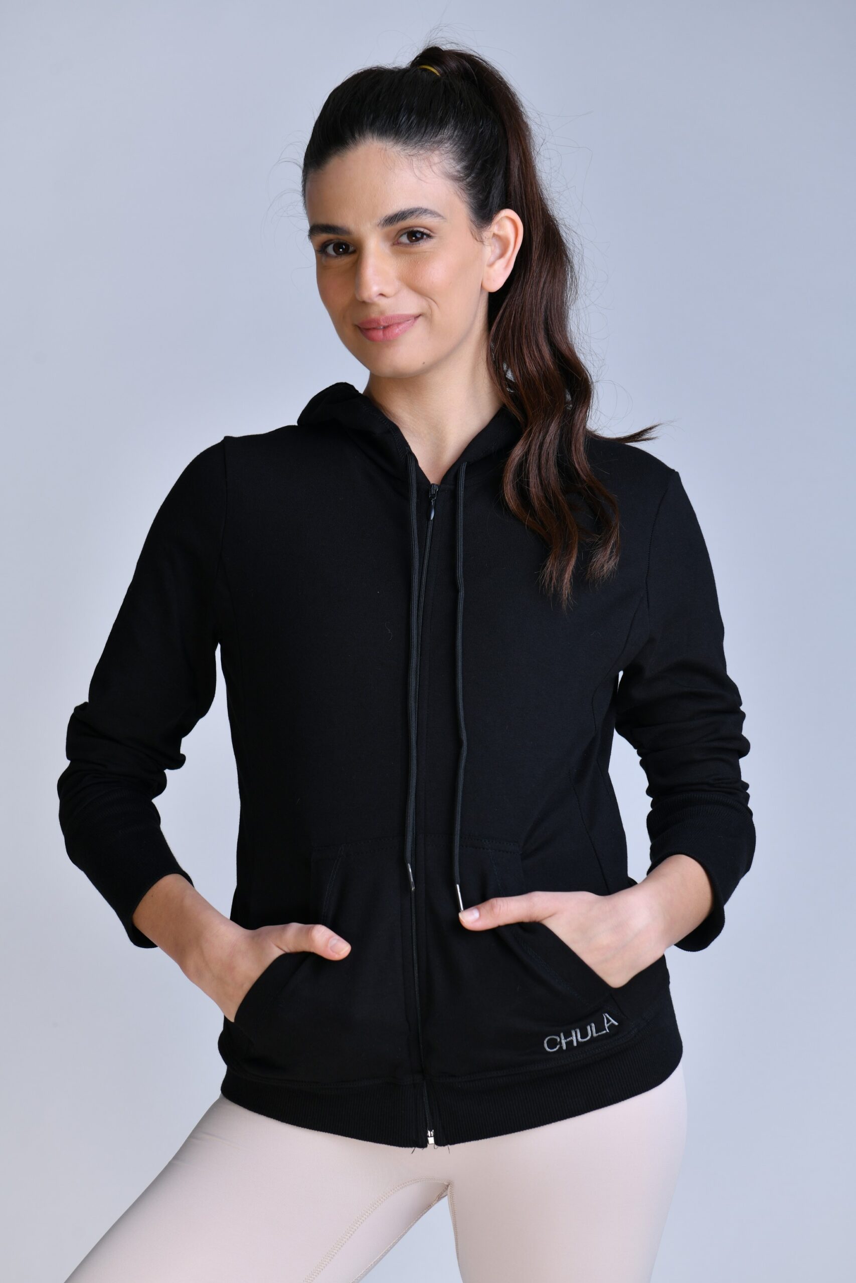 קפוצ׳ון Fit לוגו רקום - שחור | Chula